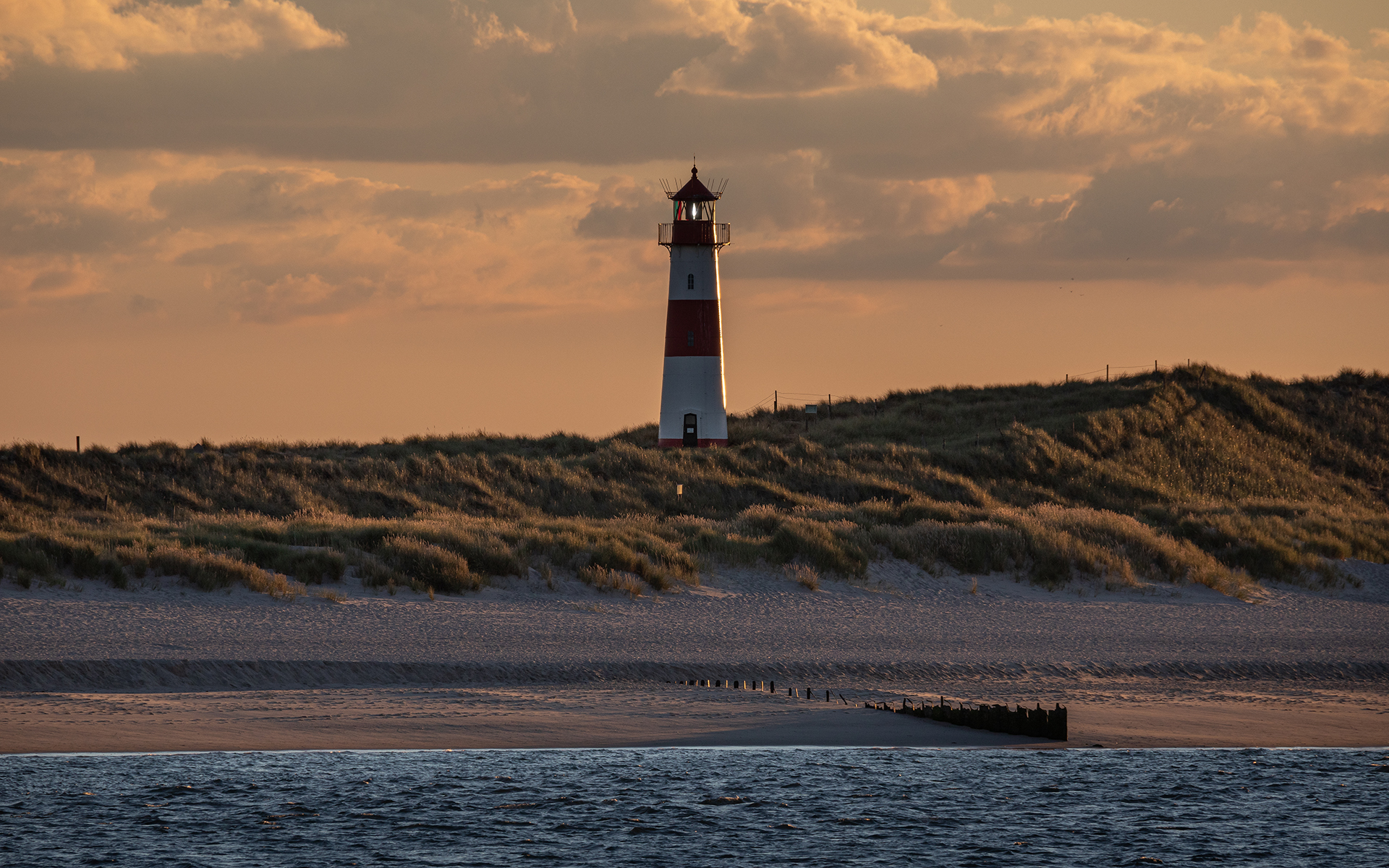 Seebestattung ab List auf Sylt – Würdige Zeremonien | Adler-Schiffe