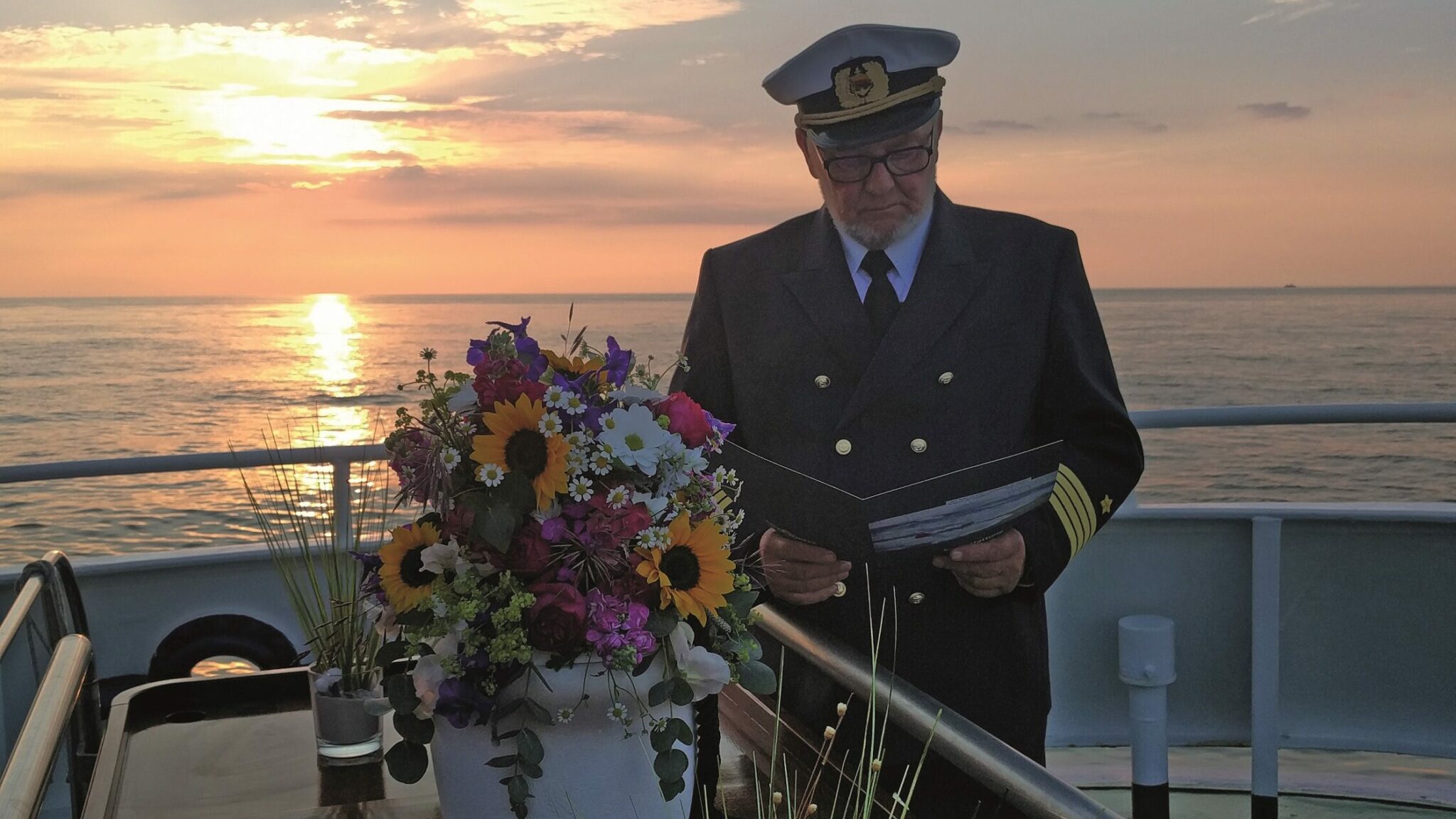 Individuelle Seebestattungszeremonien Nord- und Ostsee | Adler-Schiffe